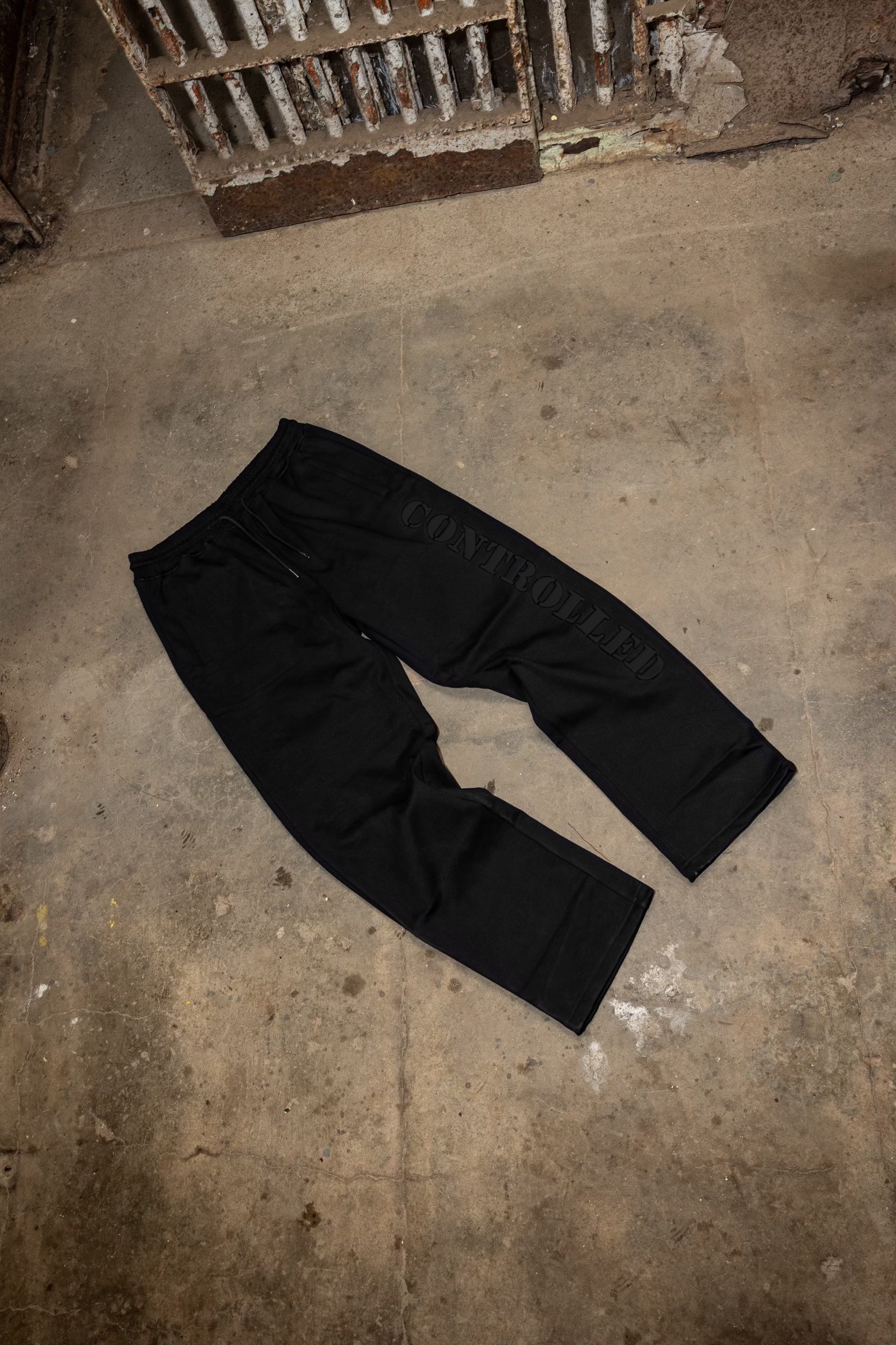 Blackout Shadow Sweatpants – Controlled Insanity